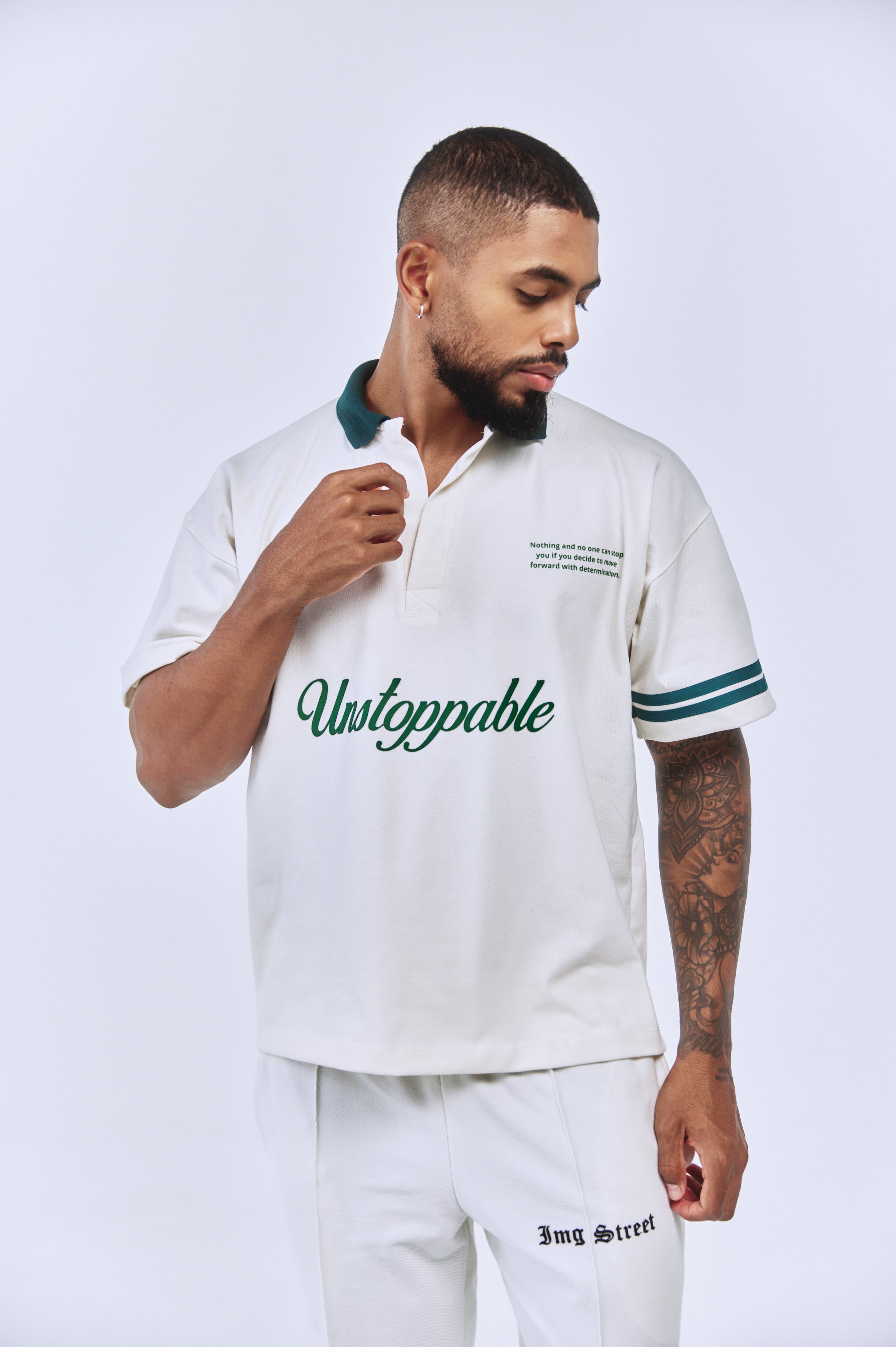 Camiseta oversized tipo polo (cuello verde botella) – IMG STREET